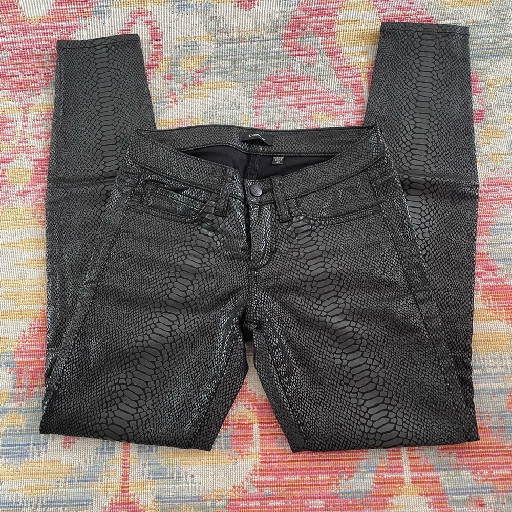 Bebe Skinny Black Snakeskin Print Jeans 26 - Gem